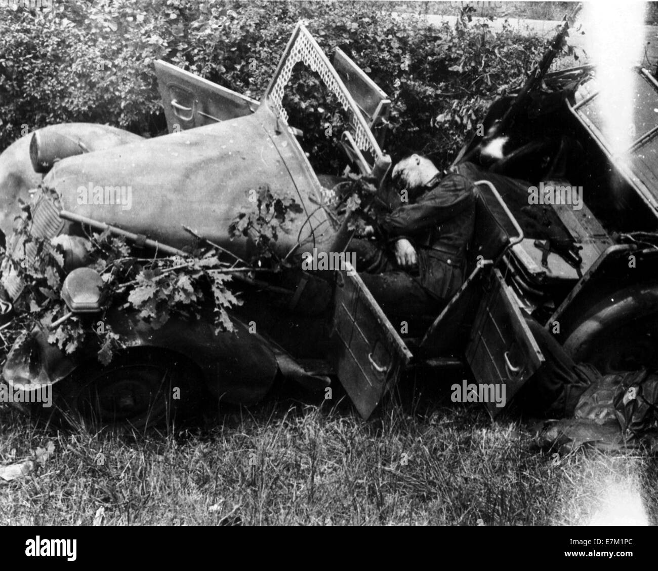 Dead soldier hi-res stock photography and images - Alamy