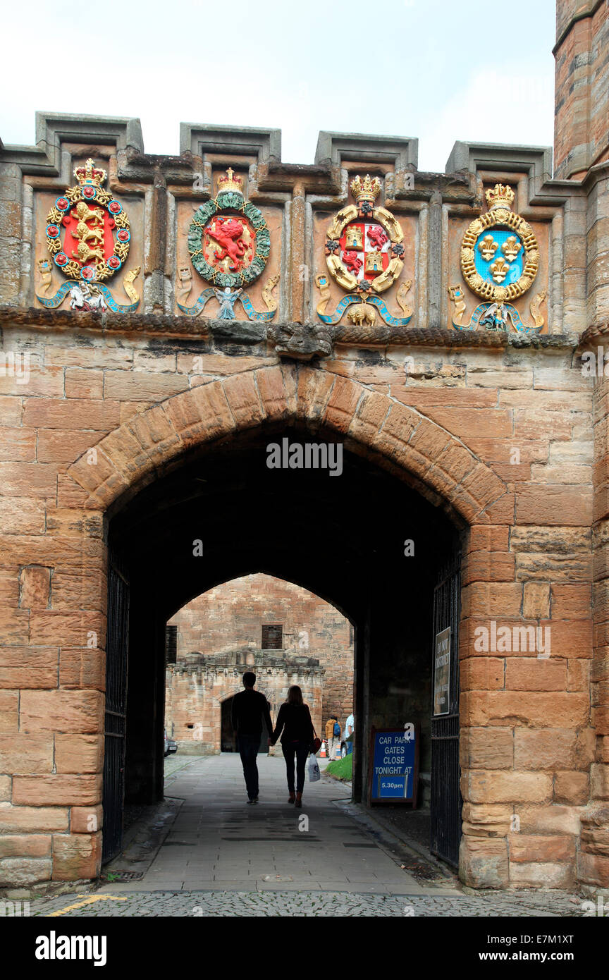 Entrance to Linlithgow Palace Stock Photo - Alamy