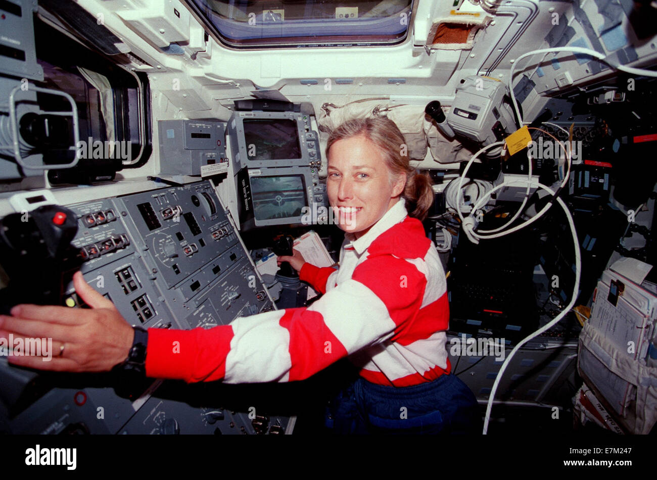 Astronaut at work hi-res stock photography and images - Alamy