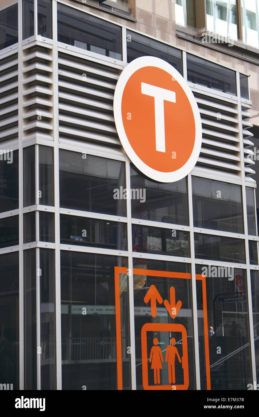 Wayfinding signage hi-res stock photography and images - Alamy