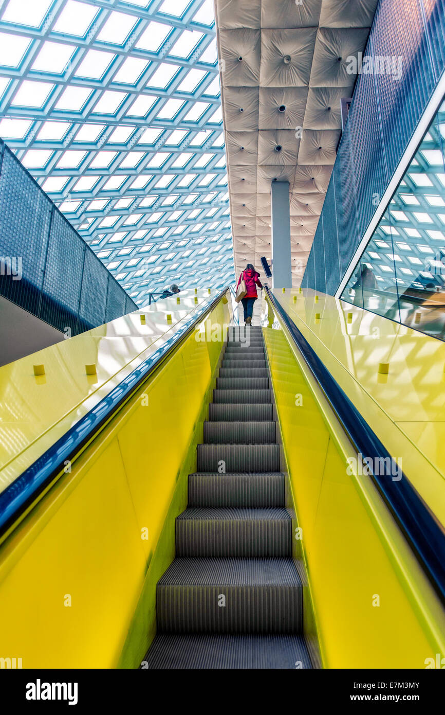 Escalator panels hi-res stock photography and images - Alamy