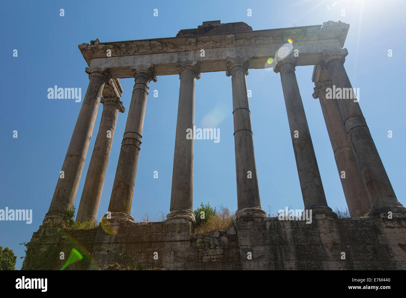 Temple of Saturn in the Roman Forum - with sun flare Stock Photo - Alamy