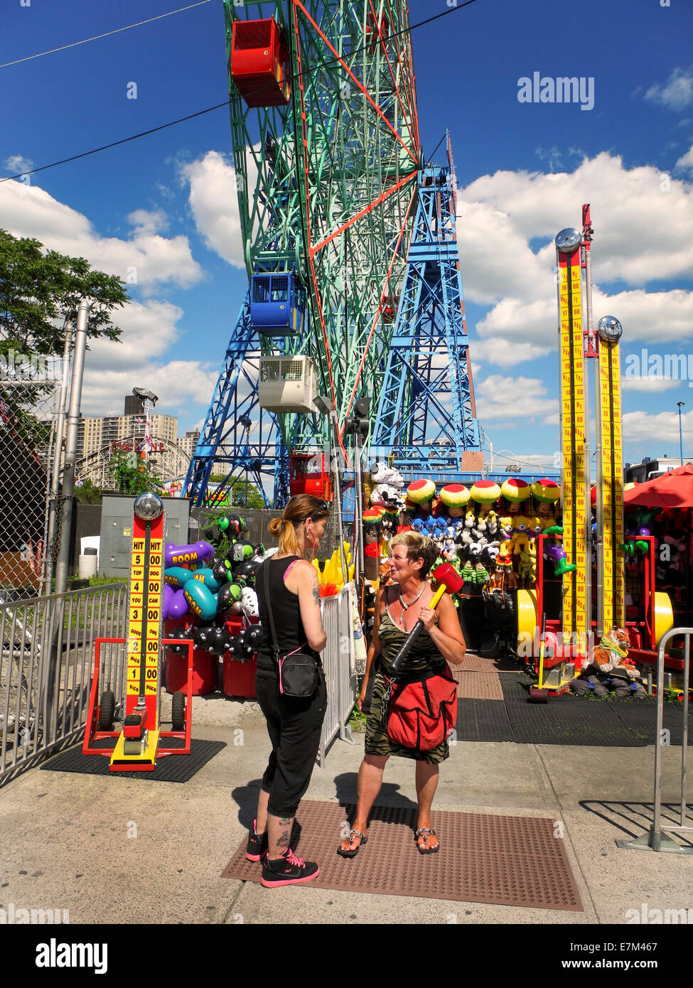 Funfair machines hi-res stock photography and images - Alamy