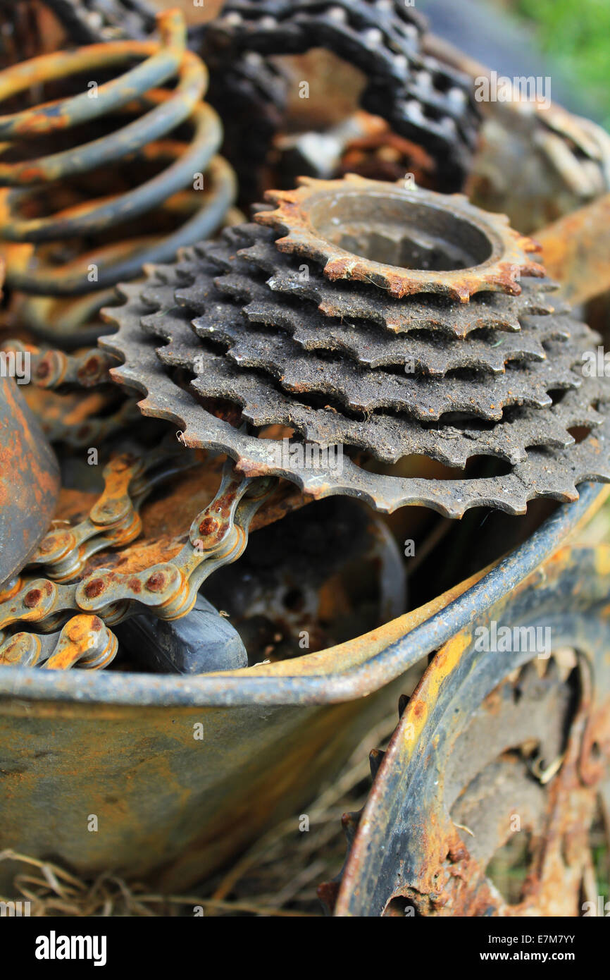 Rusty bucket hi-res stock photography and images - Alamy