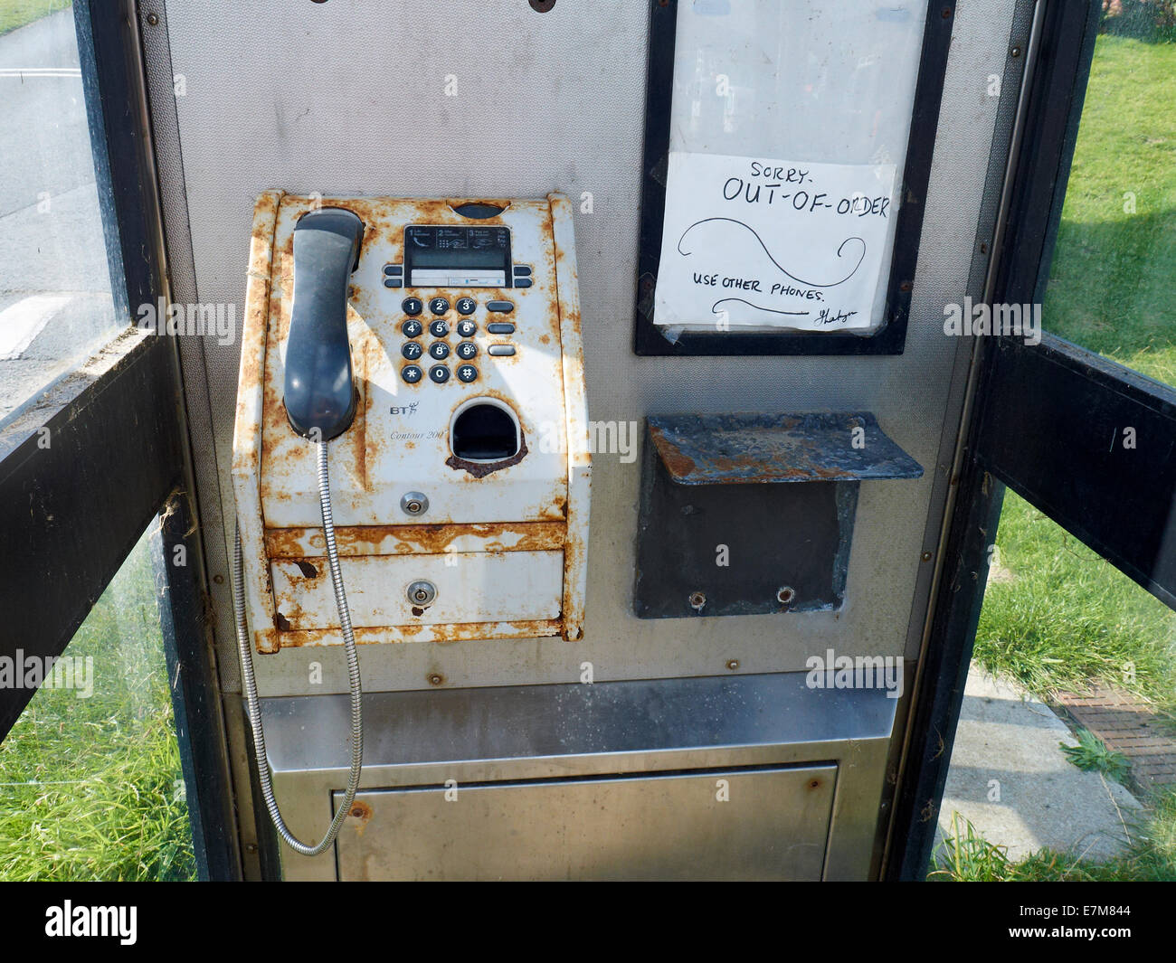 Mobile phones uk hi-res stock photography and images - Alamy