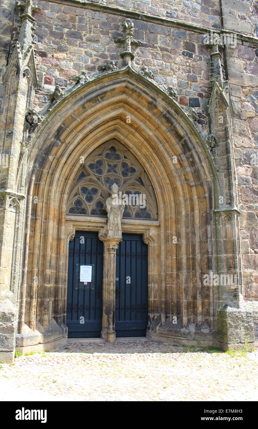 Ornate hinge church door hi-res stock photography and images - Alamy