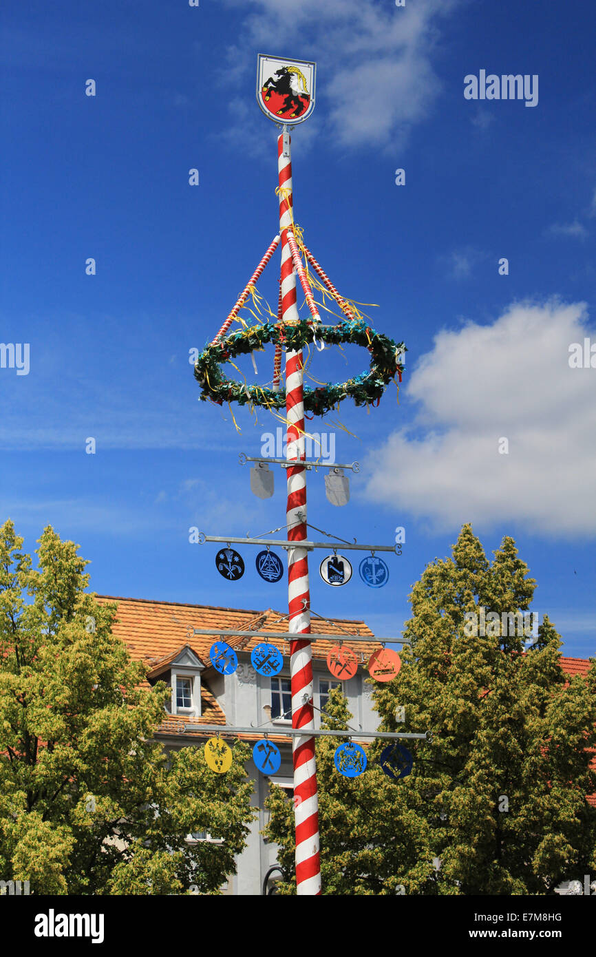 Maypole sign hi-res stock photography and images - Alamy