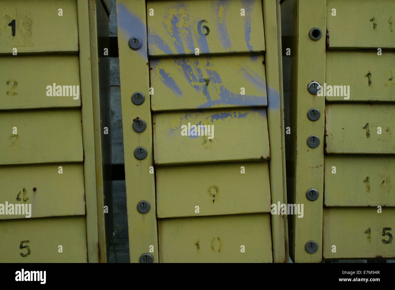 Box distorted hi-res stock photography and images - Alamy