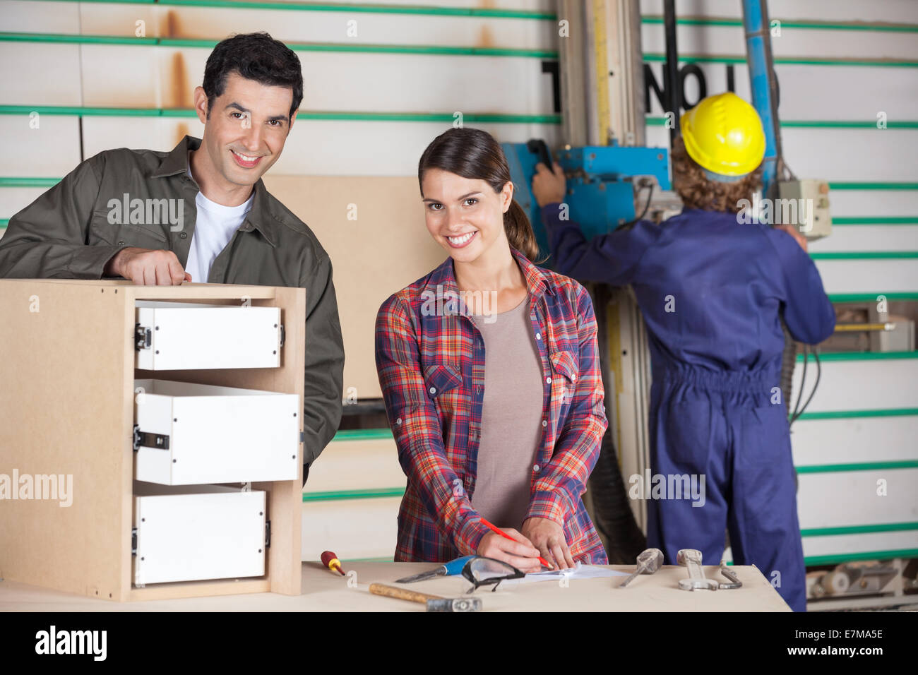 Woodworker making table hi-res stock photography and images - Alamy
