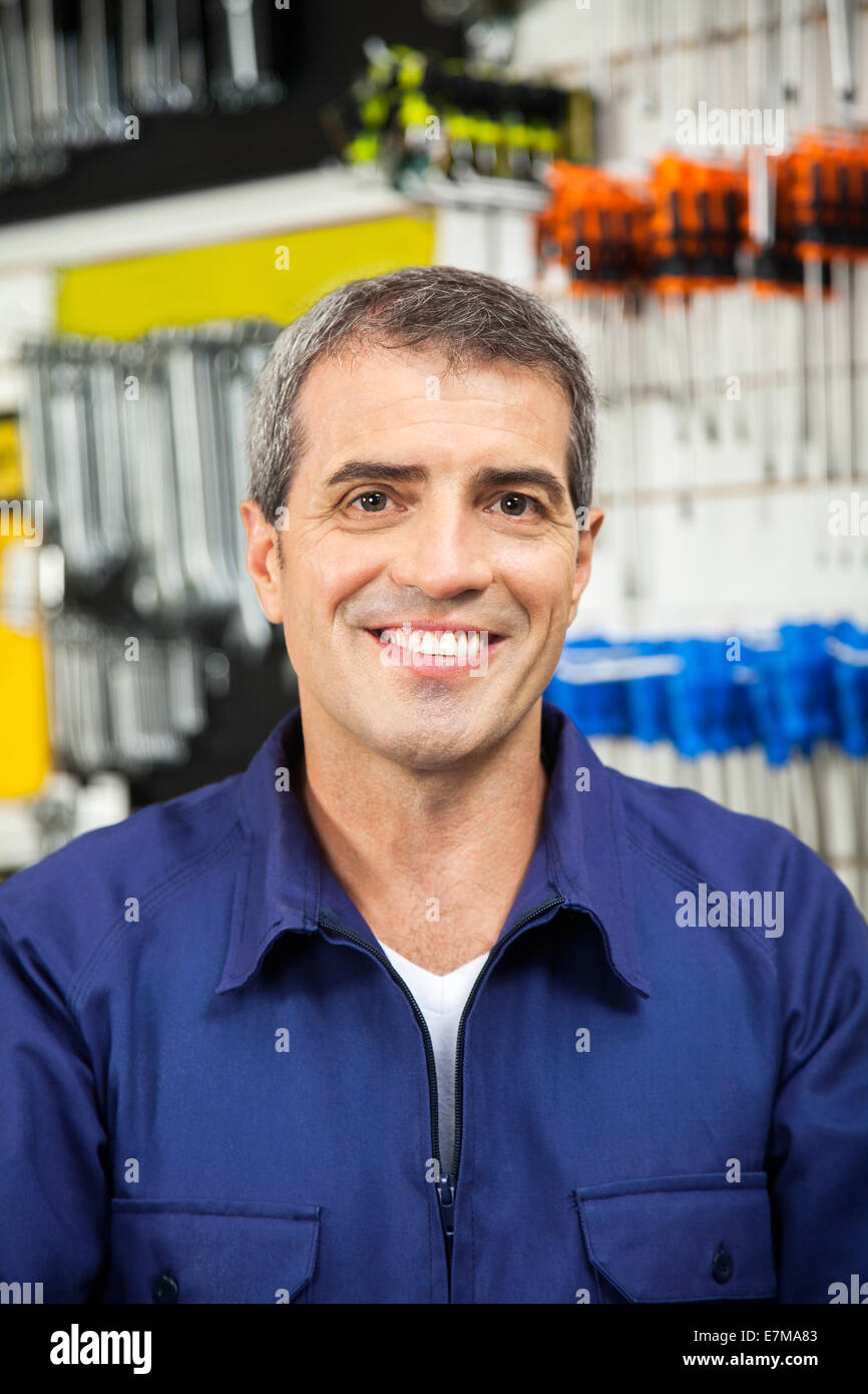 Hardware shop display hi-res stock photography and images - Alamy