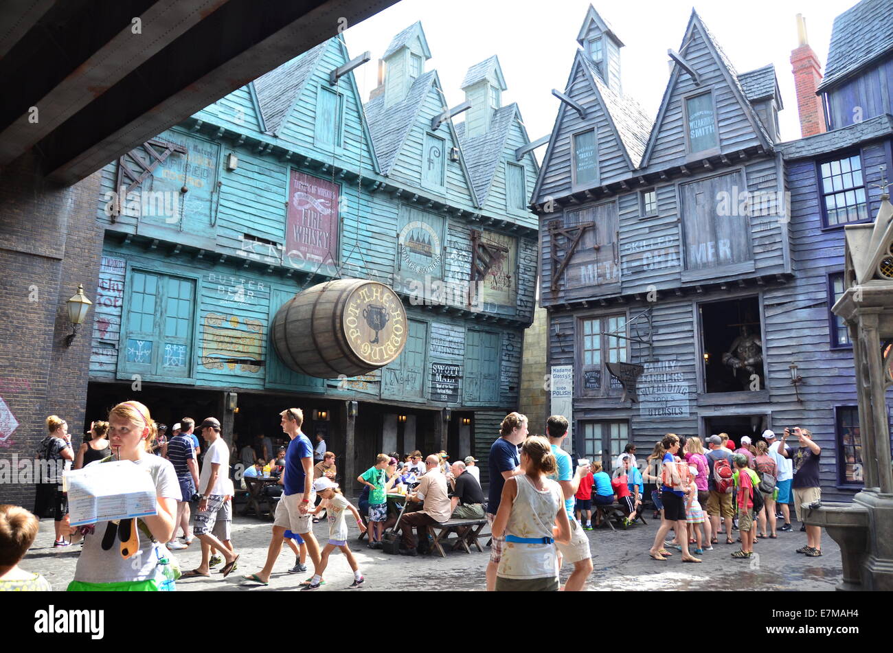 The Hoppin Pot in Diagon Alley at the Wizarding World of Harry Potter ...