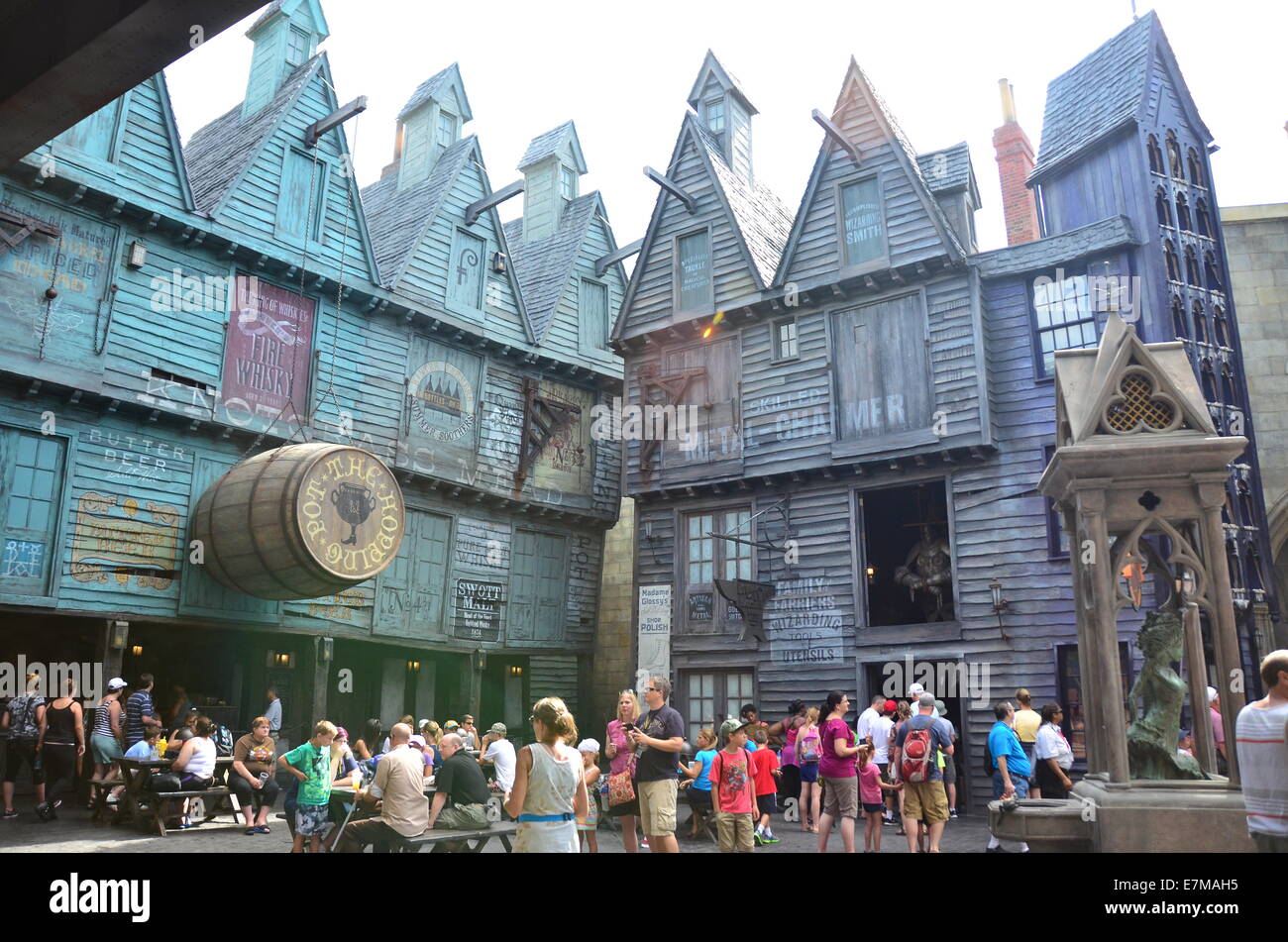 The Hoppin Pot in Diagon Alley at the Wizarding World of Harry Potter ...