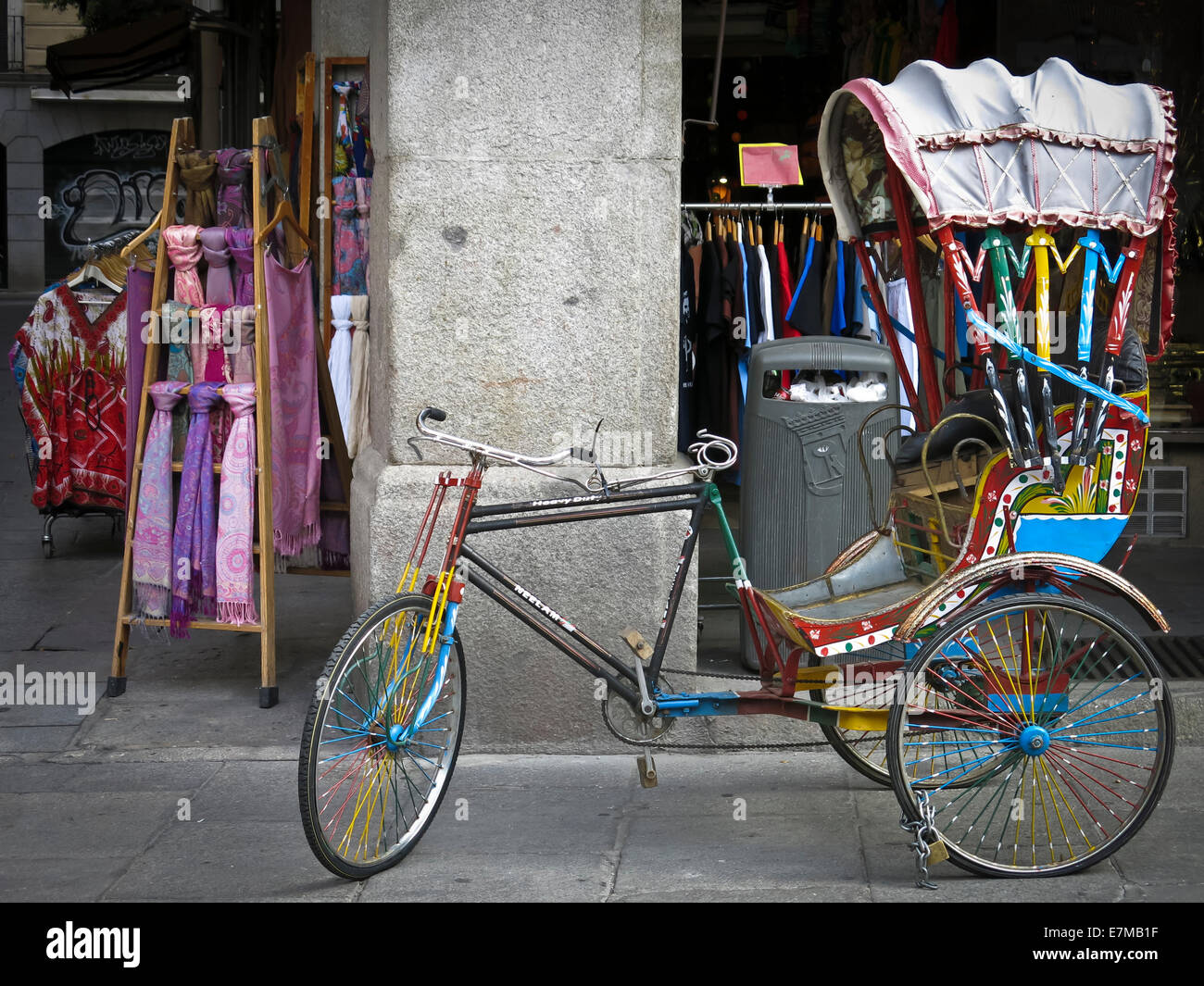 Cycle rickshaw hi-res stock photography and images - Alamy