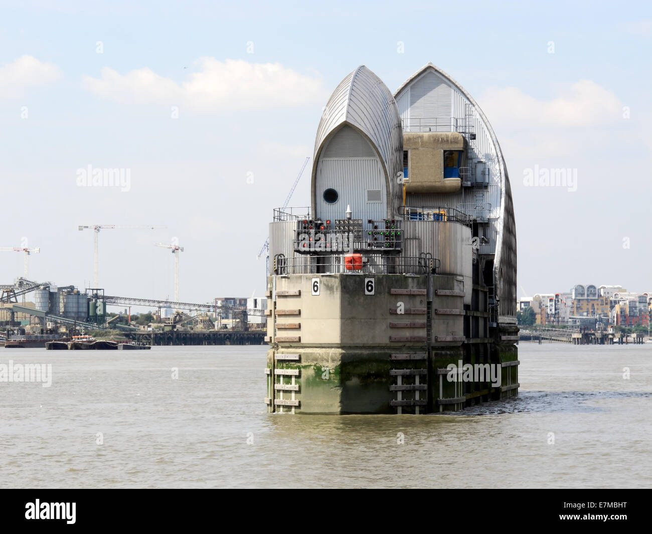 Canary wharf stop barrier hi-res stock photography and images - Alamy
