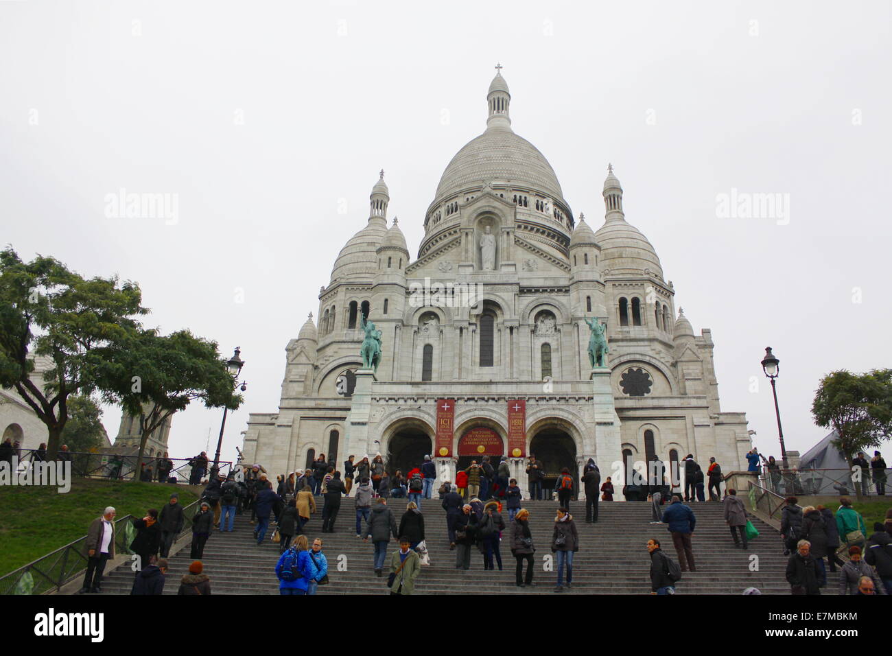 Basilica of "Sacré Coeur", city of Paris, french capital, Ile-de-France ...