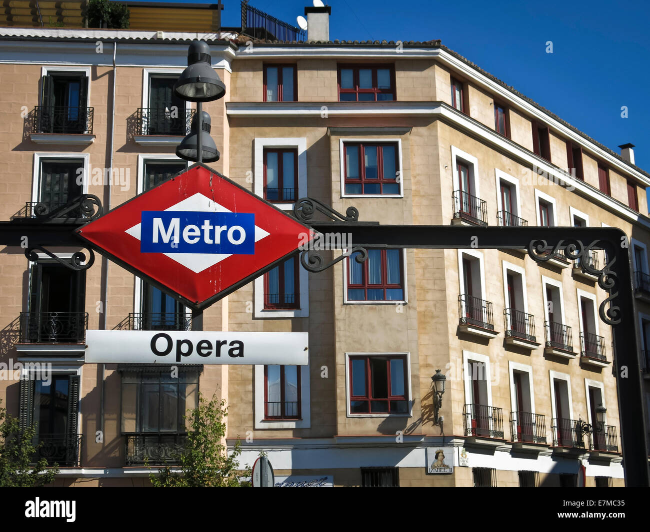 Metro station Opera in Madrid Stock Photo - Alamy