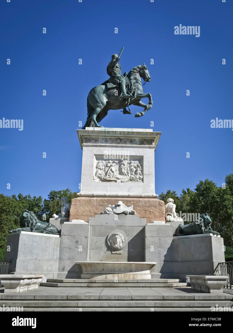 Statue in Madrid Stock Photo - Alamy
