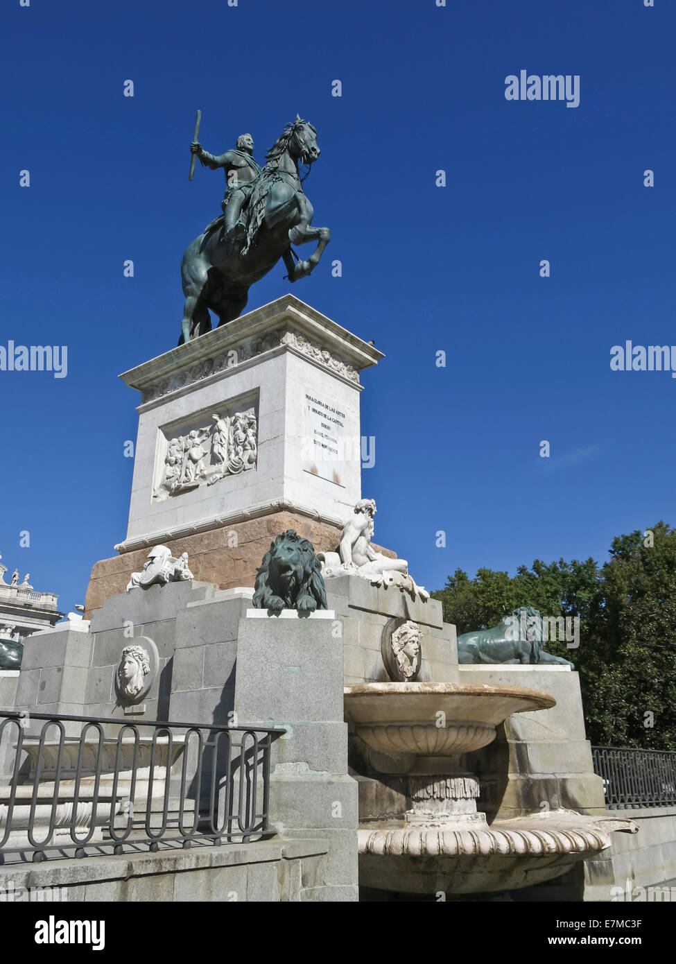 Statue in Madrid Stock Photo - Alamy