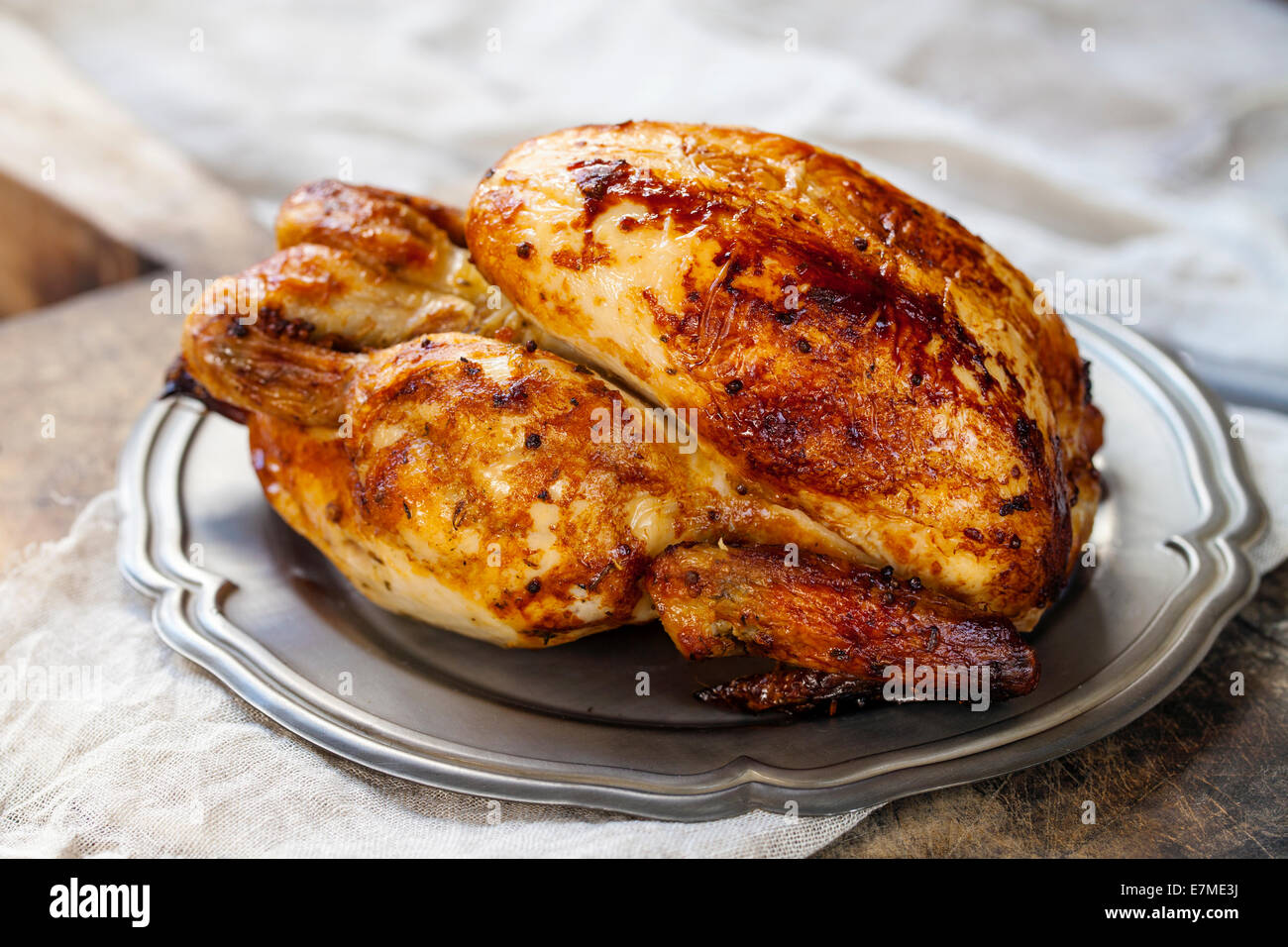 Whole roast chicken plate hi-res stock photography and images - Alamy