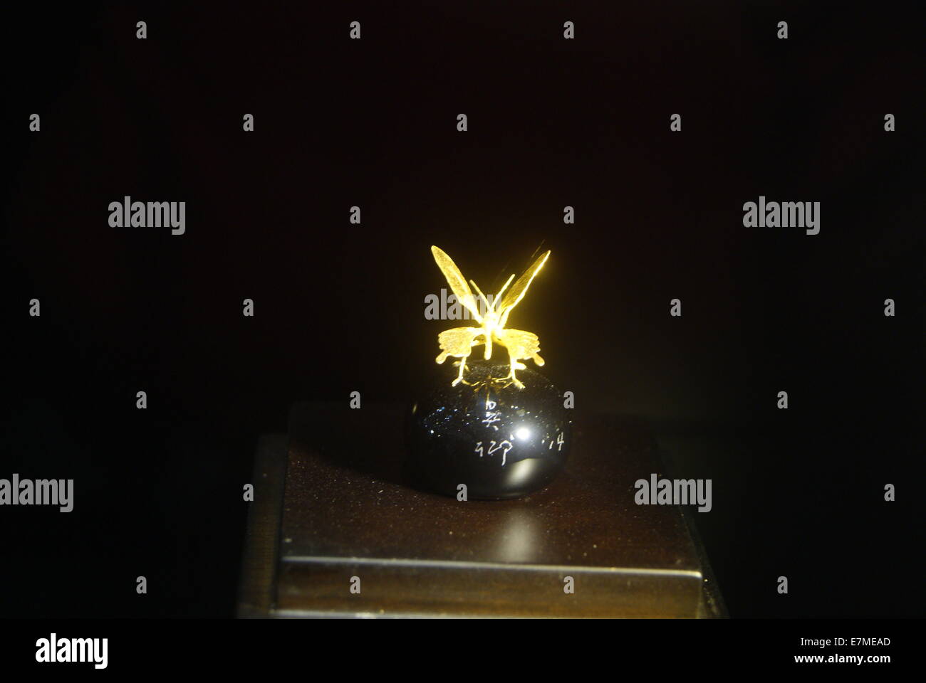 Chinese crafts: made of gold mosquitoes, very realistic Stock Photo - Alamy