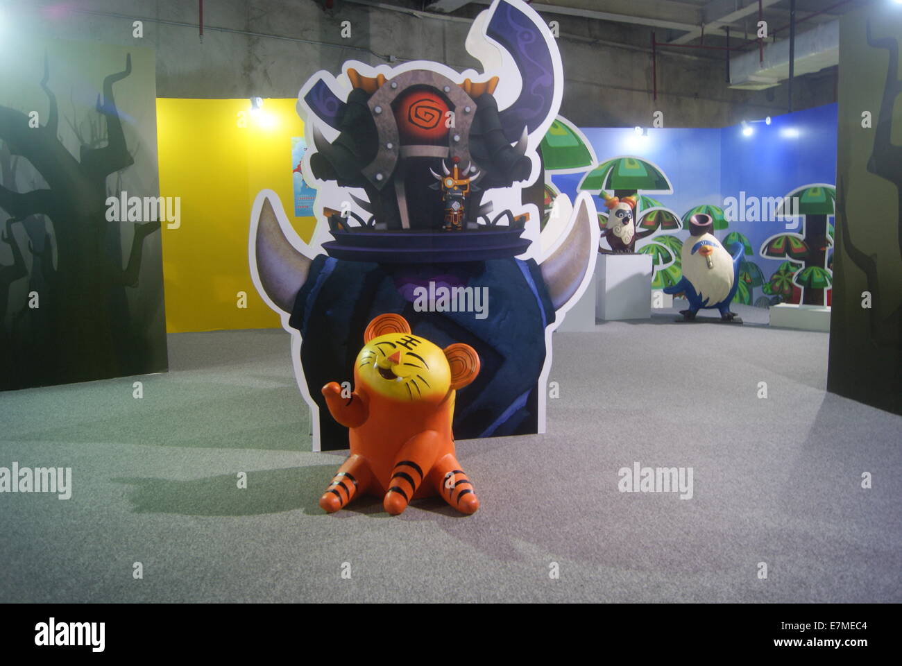 Adorable statues hi-res stock photography and images - Alamy