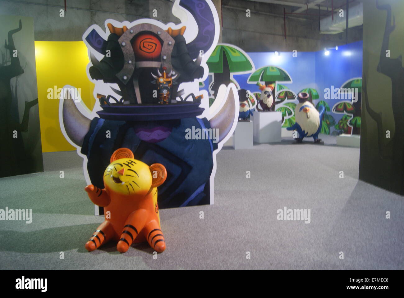 Adorable statues hi-res stock photography and images - Alamy