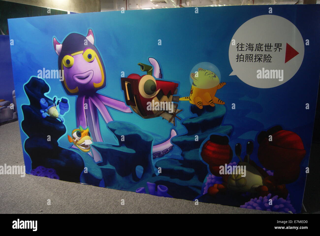 Adorable statues hi-res stock photography and images - Alamy