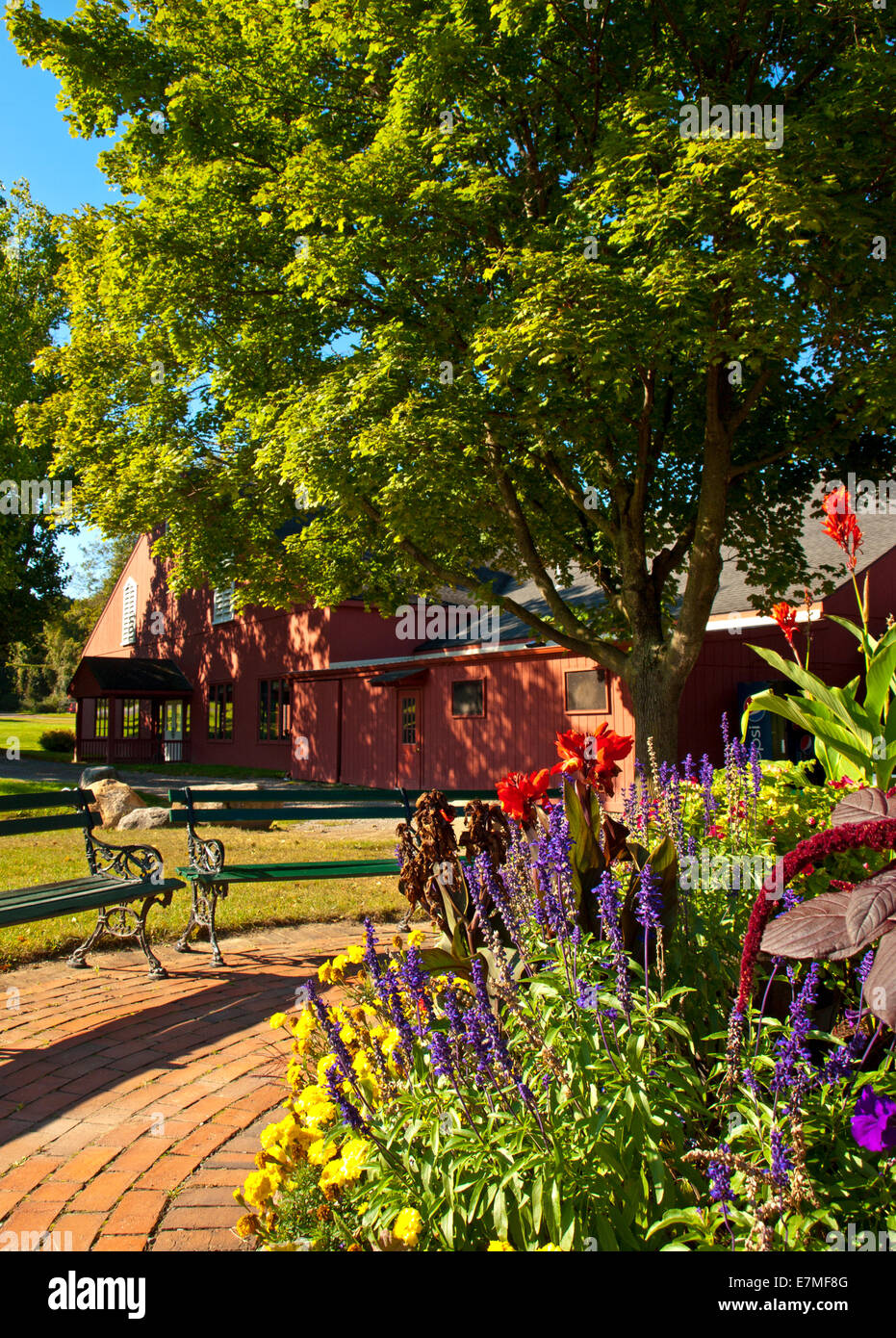 old fashioned quaint village Stock Photo - Alamy