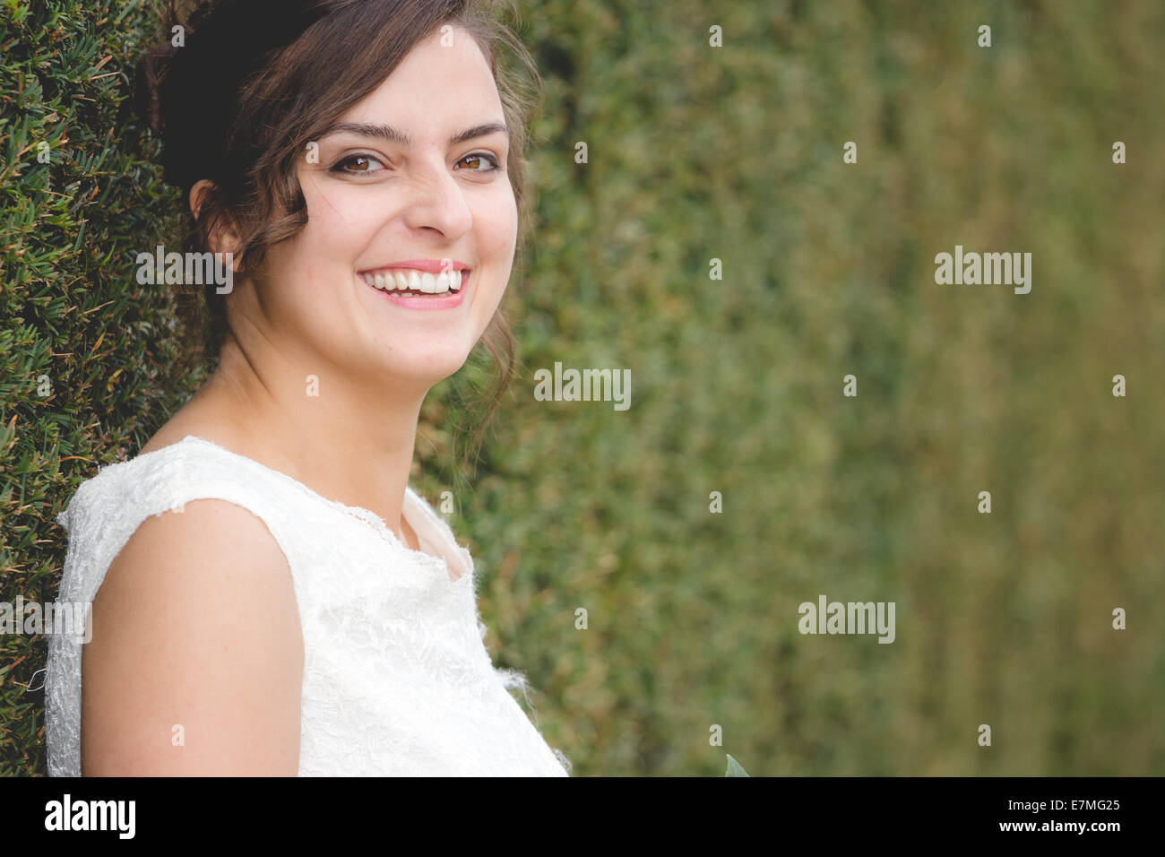 A bride smiling into the camera Stock Photo - Alamy