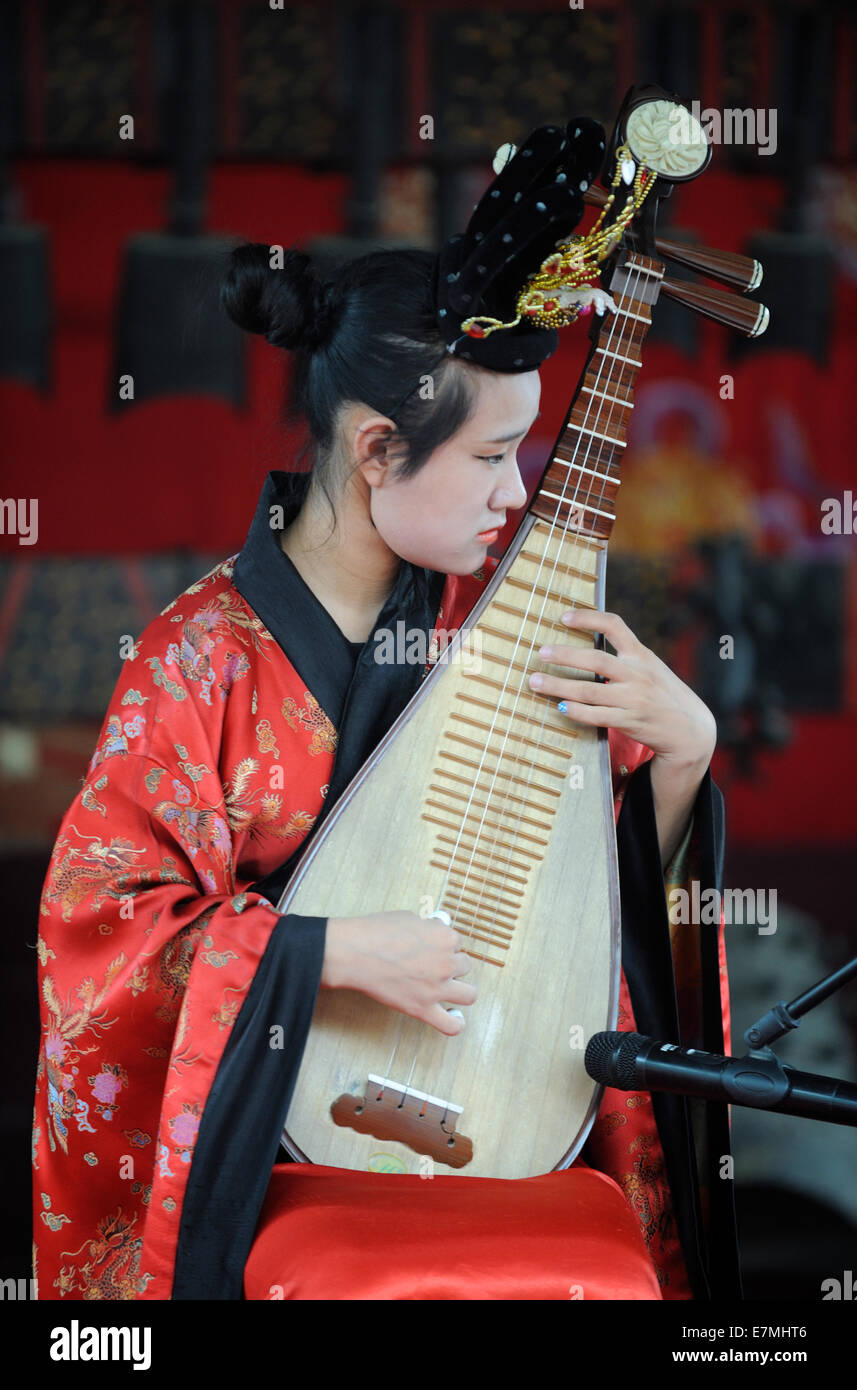 Pipa china chinese lute hi-res stock photography and images - Alamy