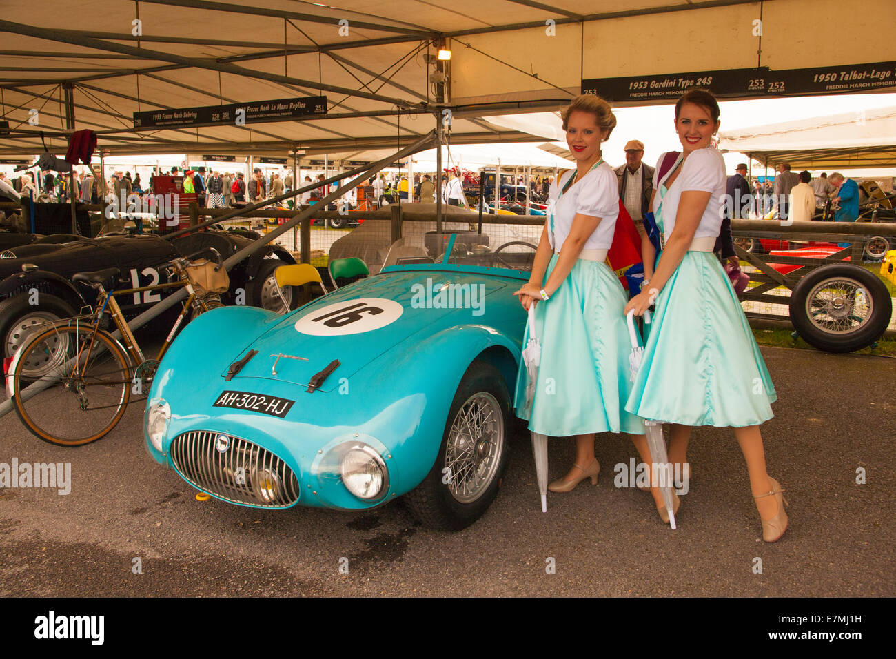Goodwood revival historic race motorsport racing hi-res stock ...