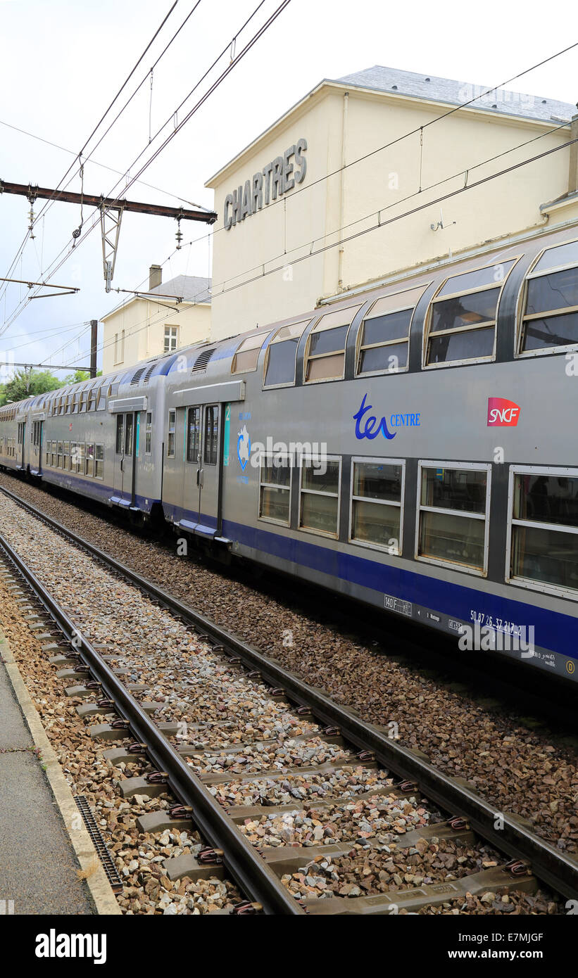 Train on platform at station, Place Pierre Semard, Chartres, Eure et ...