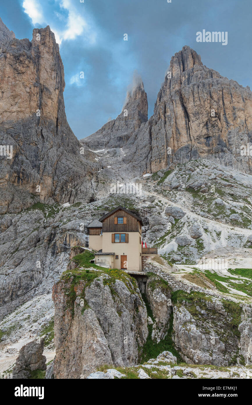 Torri del Vajolet, rifugio Preuss Stock Photo - Alamy