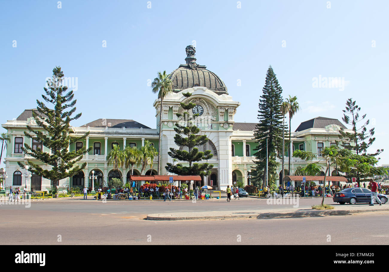 MAPUTO, MOZAMBIQUE - APRIL 29: Unidentified people on the street market ...