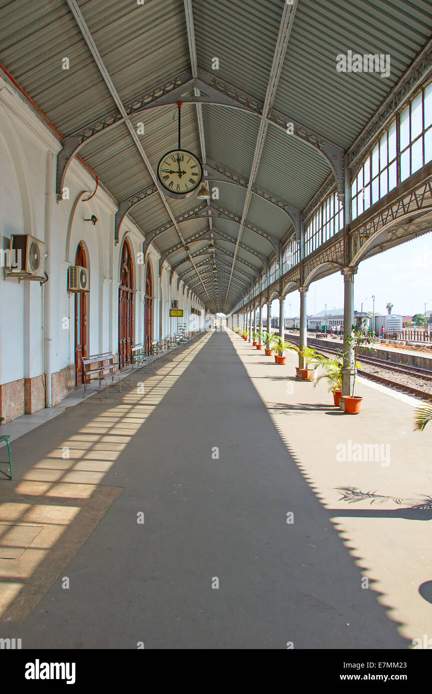 Maputo train station in Mozambique Stock Photo - Alamy