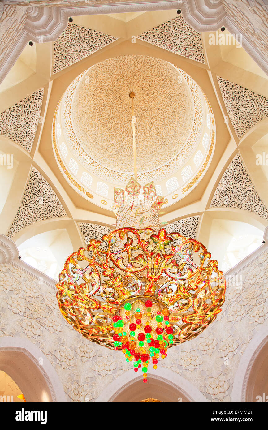 Famous Sheikh Zayed mosque in Abu Dhabi, United Arab Emirates Stock ...