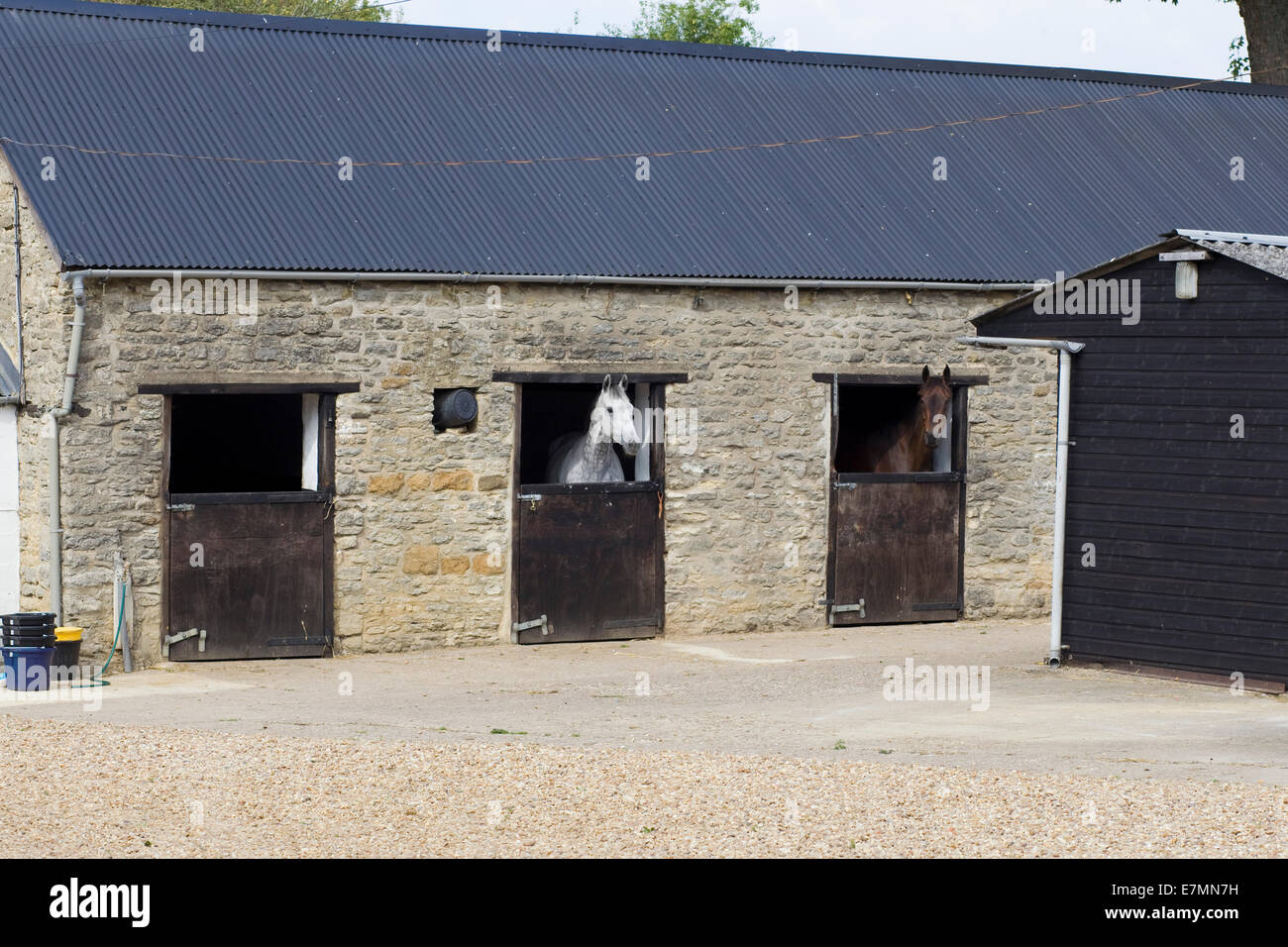 Farm yard building tradition hi-res stock photography and images - Alamy