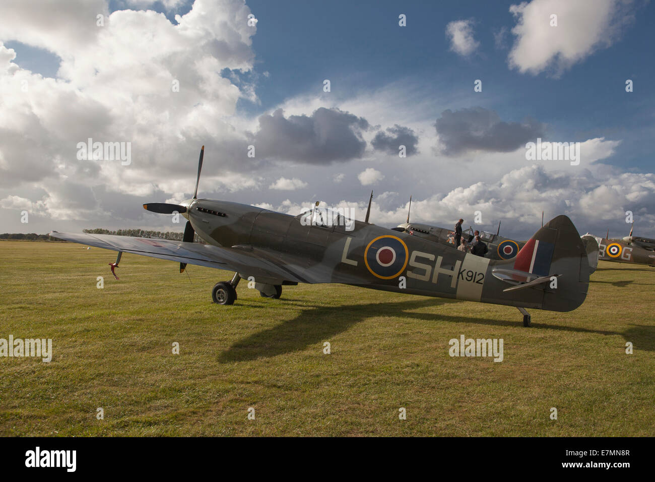 Spitfire black and white hi-res stock photography and images - Alamy