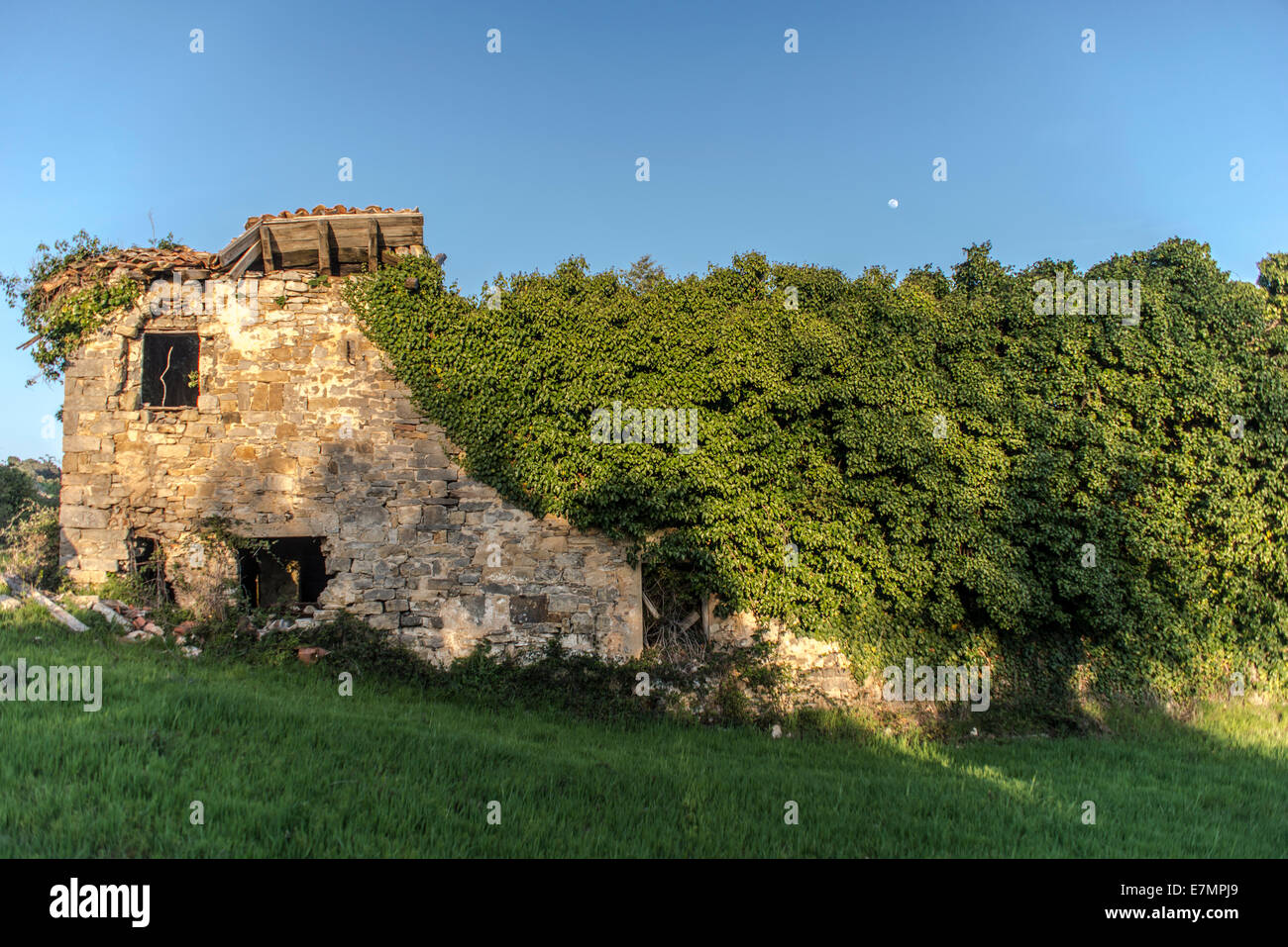 Osa, abandoned Navarre small village, currently remains. Arce Valley ...