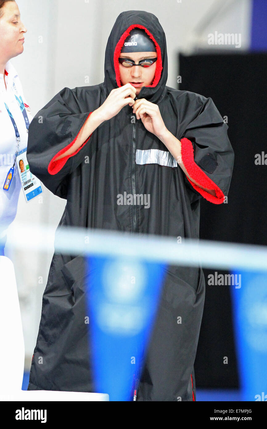 Winner mens race hi-res stock photography and images - Alamy