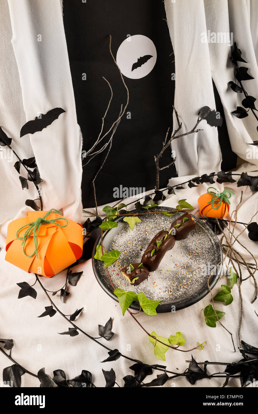 Halloween Kid Party Dessert A Sweet Dragon Stock Photo Alamy halloween-kid-party-dessert-a-sweet-dragon-stock-photo-alamy