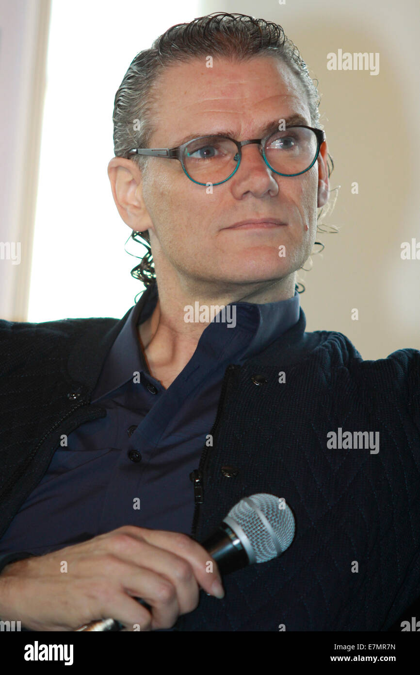 Jesse cook hi-res stock photography and images - Alamy