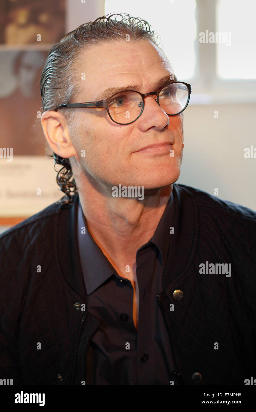 Jesse cook hi-res stock photography and images - Alamy