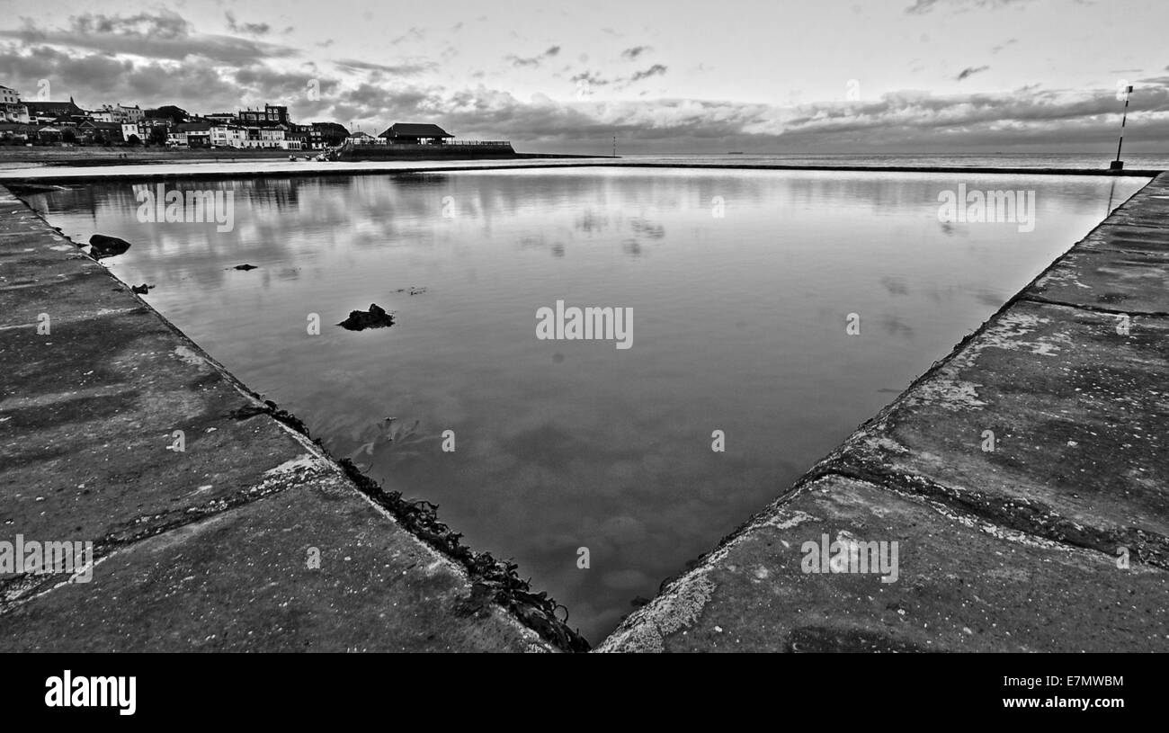 Broadstairs Tidal Pool Stock Photo - Alamy