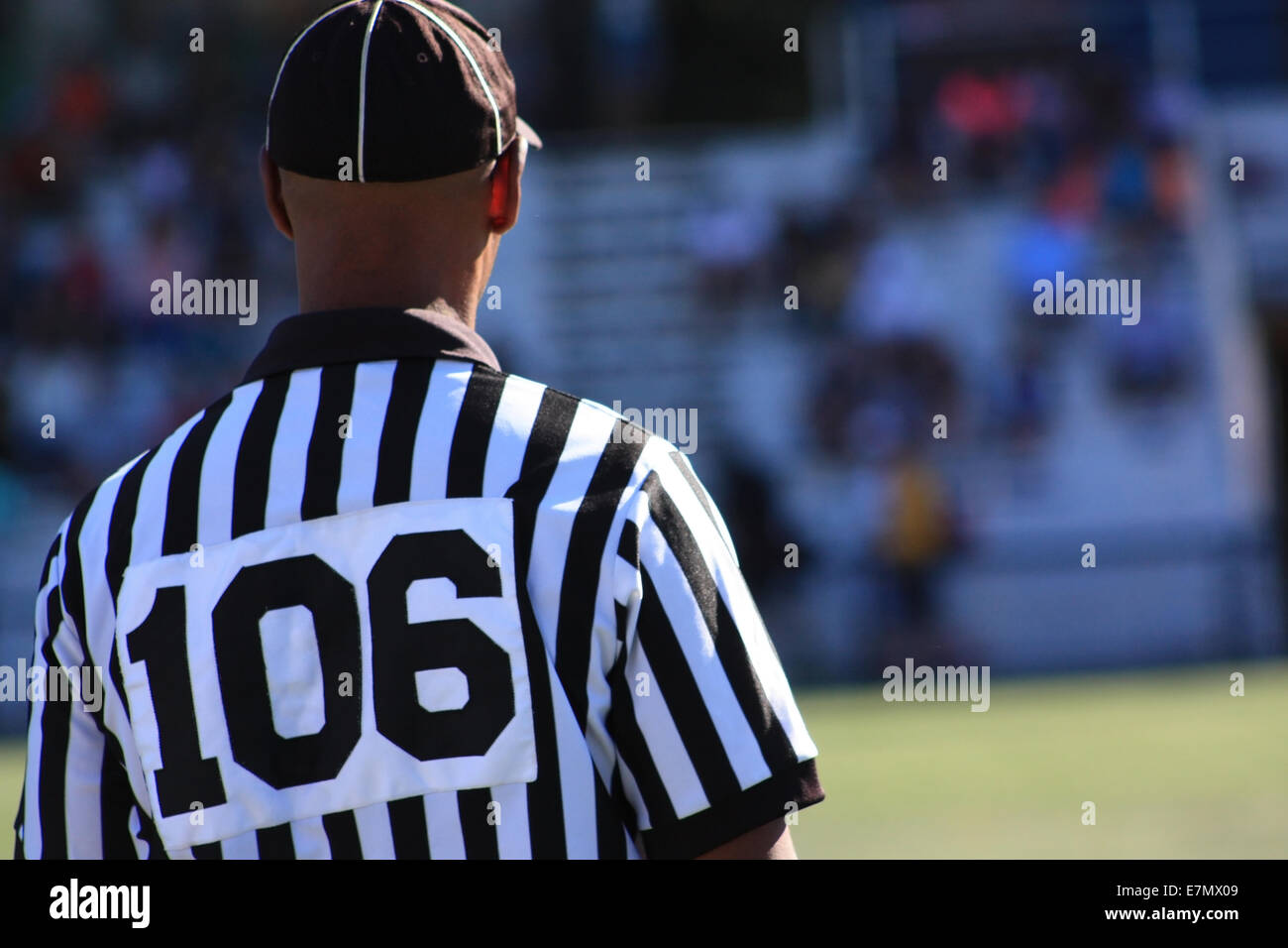 Football linesman hi-res stock photography and images - Alamy