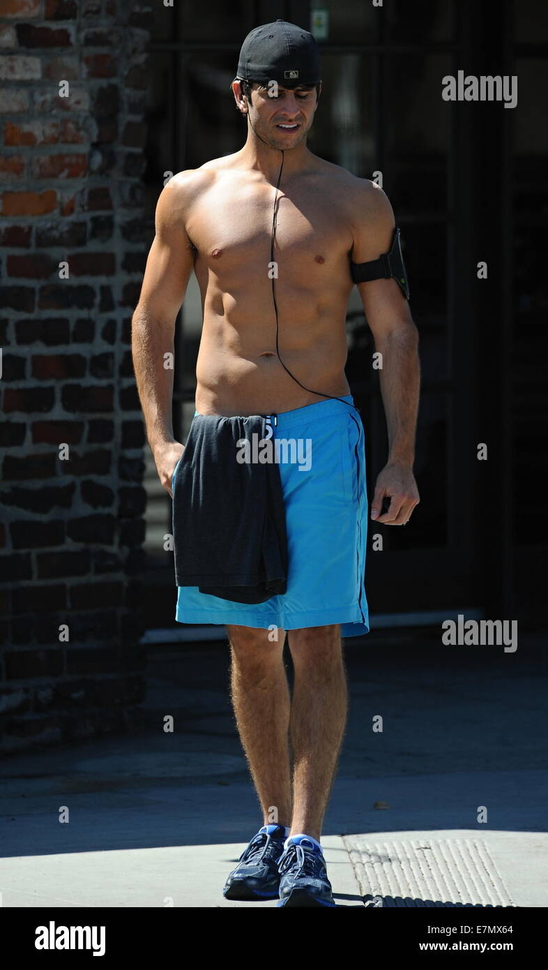 Justin Bird from ‘Millionaire Matchmaker’ doing his exercise outdoors ...