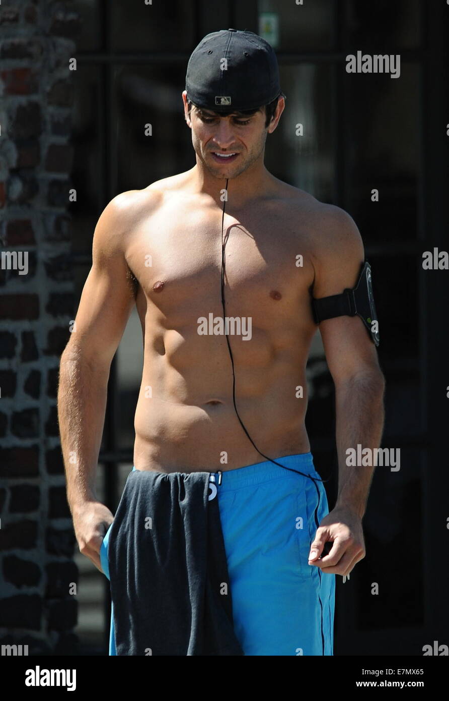 Justin Bird from ‘Millionaire Matchmaker’ doing his exercise outdoors ...