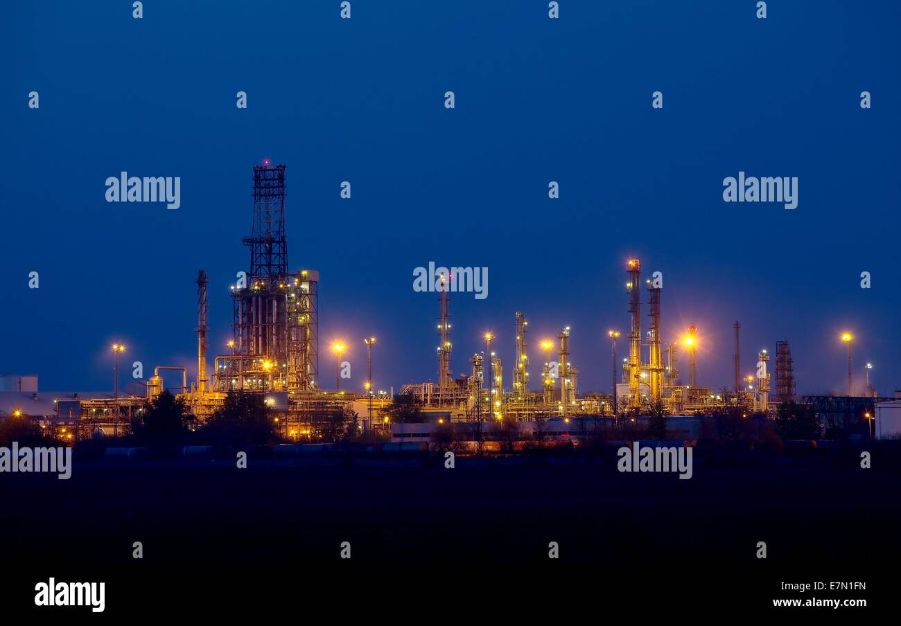 Oil refinery industry hi-res stock photography and images - Alamy