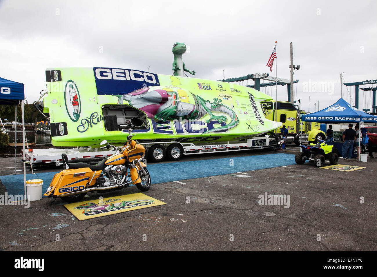 Geico speed boat hi-res stock photography and images - Alamy