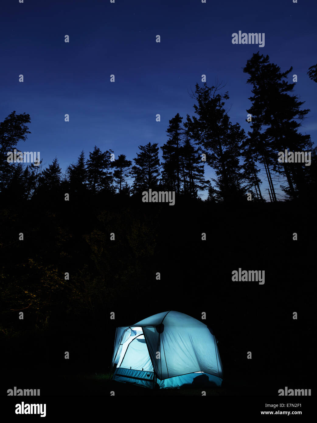 Green tent night hi-res stock photography and images - Alamy